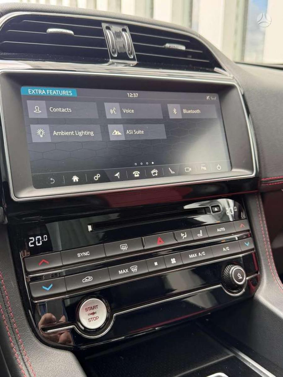 White Jaguar F-Pace 2016 in Vilnius, with an engine capacity of 0.00 L and mileage of 159 thousand km for 13400 €, photo 28 on AUTOMOTO.COM.LV