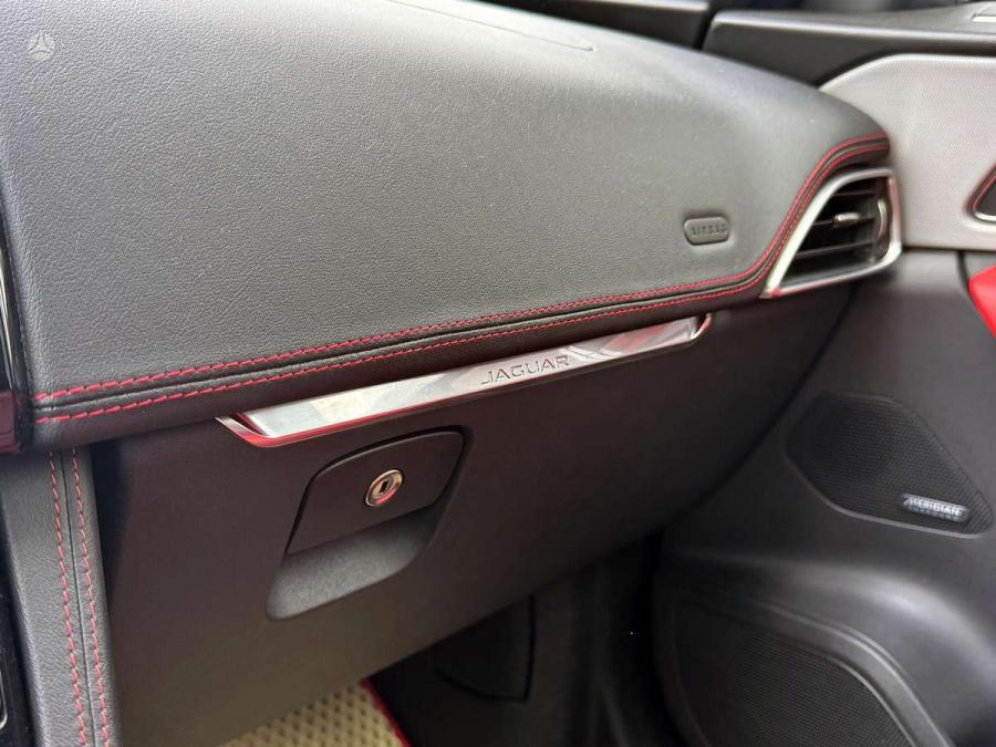 Balts Jaguar F-Pace 2016 Viļņa, ar dzinēja tilpumu 2.00 L un nobraukumu 159 tūkst. km par 13400 €, foto 25 vietnē AUTOMOTO.COM.LV