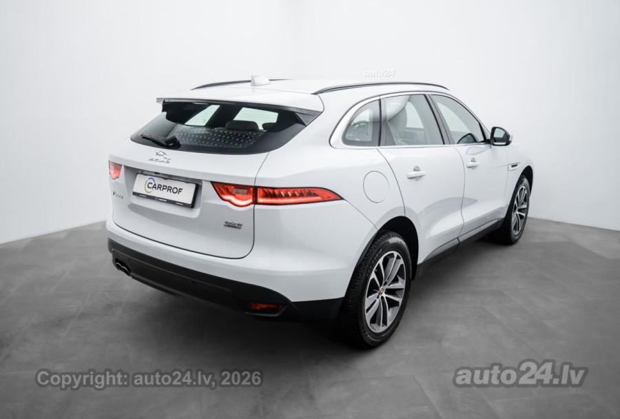 Balts Jaguar F-Pace 2018 Tallina, ar dzinēja tilpumu 2.00 L un nobraukumu 92 tūkst. km par 17999 €, foto 5 vietnē AUTOMOTO.COM.LV