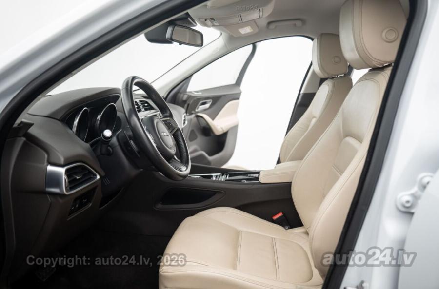 Balts Jaguar F-Pace 2018 Tallina, ar dzinēja tilpumu 2.00 L un nobraukumu 92 tūkst. km par 17999 €, foto 8 vietnē AUTOMOTO.COM.LV