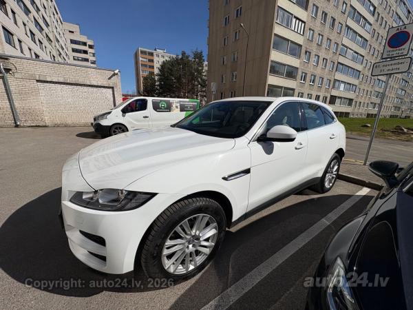 Balts Jaguar F-Pace 2018 Tallina, ar dzinēja tilpumu 2.00 L un nobraukumu 137 tūkst. km par 20900 €, foto 1 vietnē AUTOMOTO.COM.LV