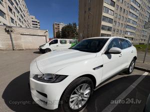 White Jaguar F-Pace 2018 in Tallinn, with an engine capacity of 2.00 L and mileage of 137 thousand km for 20900 €, photo 3 on AUTOMOTO.COM.LV