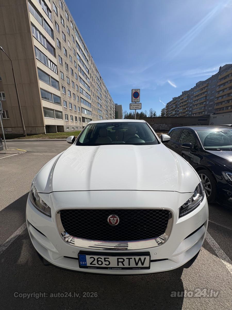 White Jaguar F-Pace 2018 in Tallinn, with an engine capacity of 2.00 L and mileage of 137 thousand km for 20900 €, photo 4 on AUTOMOTO.COM.LV