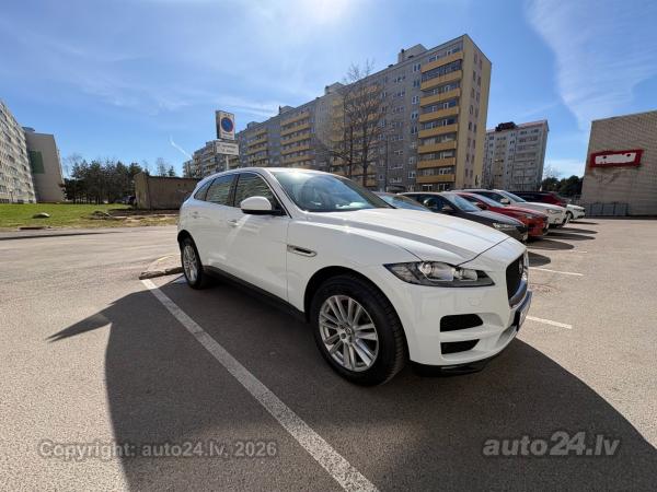 Balts Jaguar F-Pace 2018 Tallina, ar dzinēja tilpumu 2.00 L un nobraukumu 137 tūkst. km par 20900 €, foto 5 vietnē AUTOMOTO.COM.LV
