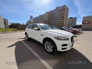 White Jaguar F-Pace 2018 in Tallinn, with an engine capacity of 2.00 L and mileage of 137 thousand km for 20900 €, photo 6 on AUTOMOTO.COM.LV