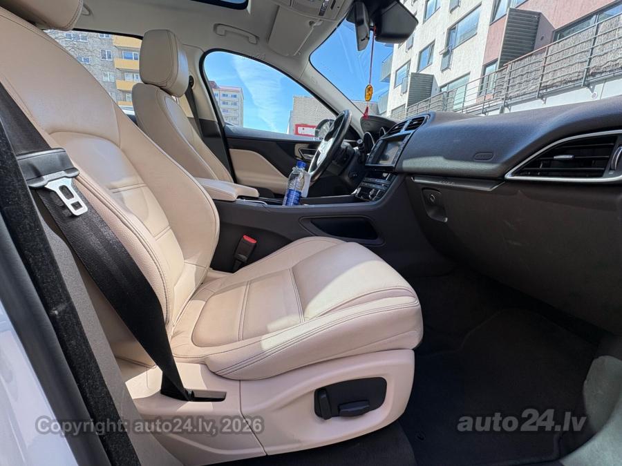 White Jaguar F-Pace 2018 in Tallinn, with an engine capacity of 2.00 L and mileage of 137 thousand km for 20900 €, photo 11 on AUTOMOTO.COM.LV