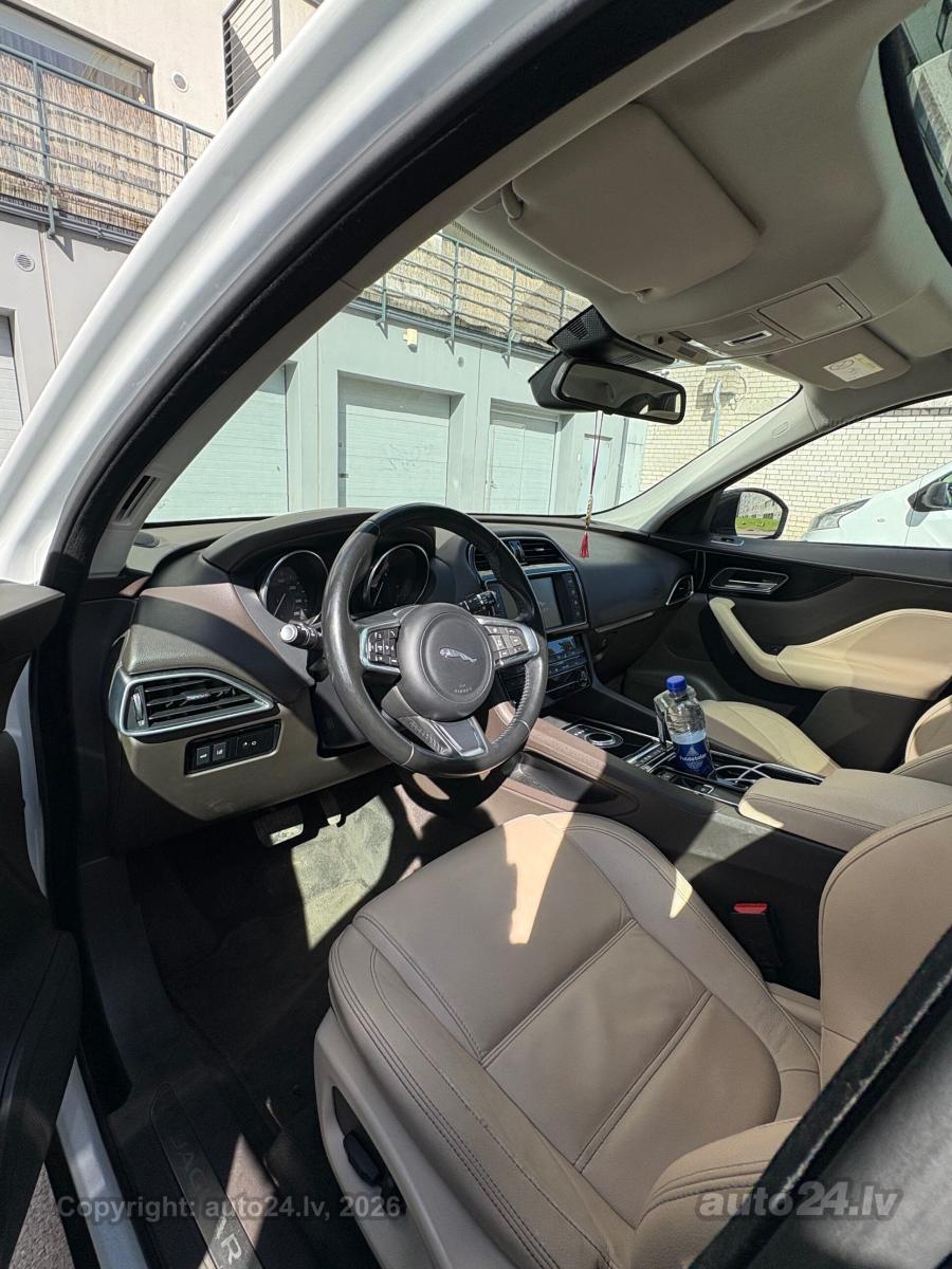 White Jaguar F-Pace 2018 in Tallinn, with an engine capacity of 2.00 L and mileage of 137 thousand km for 20900 €, photo 12 on AUTOMOTO.COM.LV