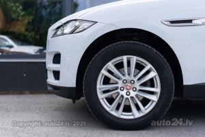 White Jaguar F-Pace 2020 in Tallinn, with an engine capacity of 2.00 L and mileage of 90 thousand km for 17900 €, photo 7 on AUTOMOTO.COM.LV