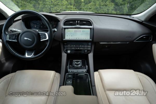 White Jaguar F-Pace 2020 in Tallinn, with an engine capacity of 2.00 L and mileage of 90 thousand km for 17900 €, photo 8 on AUTOMOTO.COM.LV