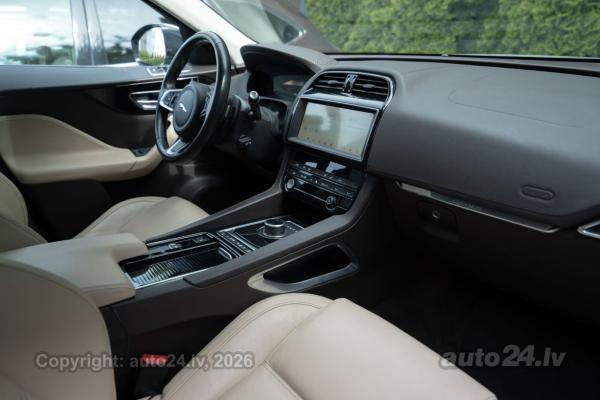 White Jaguar F-Pace 2020 in Tallinn, with an engine capacity of 2.00 L and mileage of 90 thousand km for 17900 €, photo 10 on AUTOMOTO.COM.LV