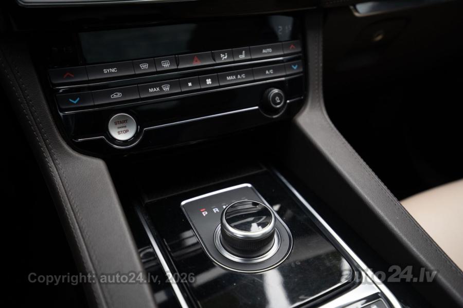 White Jaguar F-Pace 2020 in Tallinn, with an engine capacity of 2.00 L and mileage of 90 thousand km for 17900 €, photo 14 on AUTOMOTO.COM.LV