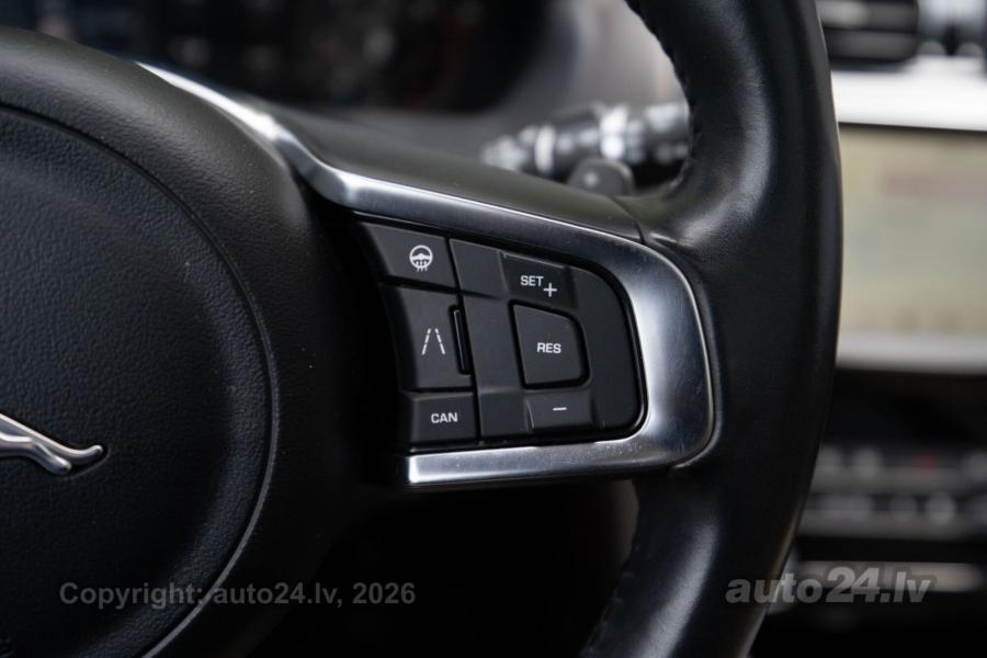 White Jaguar F-Pace 2020 in Tallinn, with an engine capacity of 2.00 L and mileage of 90 thousand km for 17900 €, photo 15 on AUTOMOTO.COM.LV