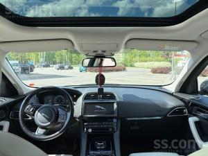 Dzeltens Jaguar F-Pace 2016 Rīga, ar dzinēja tilpumu 2.00 L un nobraukumu 112 tūkst. km par 15000 €, foto 7 vietnē AUTOMOTO.COM.LV