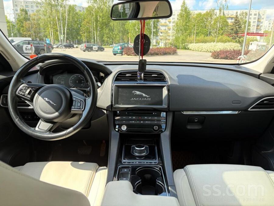 Dzeltens Jaguar F-Pace 2016 Rīga, ar dzinēja tilpumu 2.00 L un nobraukumu 112 tūkst. km par 15000 €, foto 11 vietnē AUTOMOTO.COM.LV