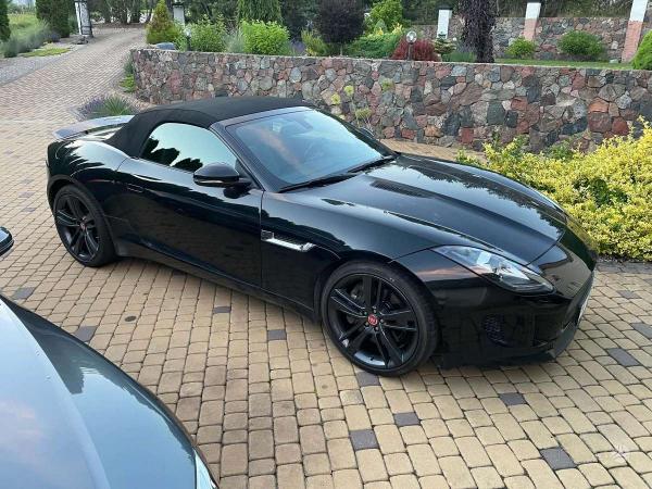 Black Jaguar F-Type 2015 in Raseiniai, with an engine capacity of 3.00 L and mileage of 143 thousand km for 16800 €, photo 1 on AUTOMOTO.COM.LV