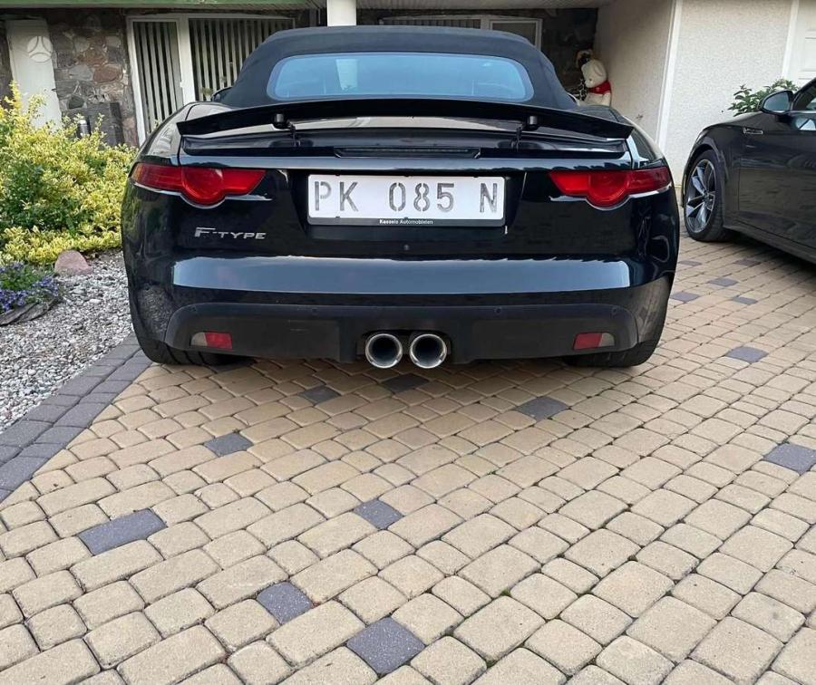 Black Jaguar F-Type 2015 in Raseiniai, with an engine capacity of 3.00 L and mileage of 143 thousand km for 16800 €, photo 7 on AUTOMOTO.COM.LV