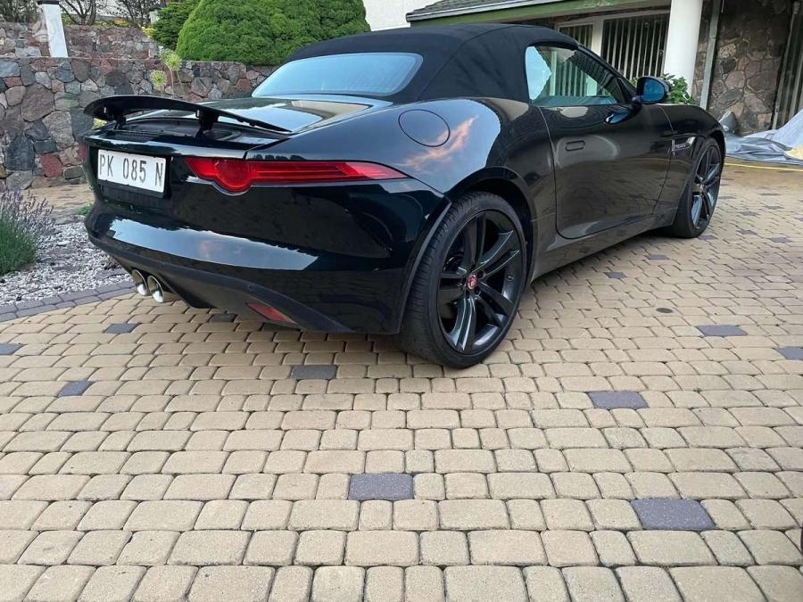 Black Jaguar F-Type 2015 in Raseiniai, with an engine capacity of 3.00 L and mileage of 143 thousand km for 16800 €, photo 8 on AUTOMOTO.COM.LV