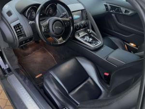 Black Jaguar F-Type 2015 in Raseiniai, with an engine capacity of 3.00 L and mileage of 143 thousand km for 16800 €, photo 10 on AUTOMOTO.COM.LV