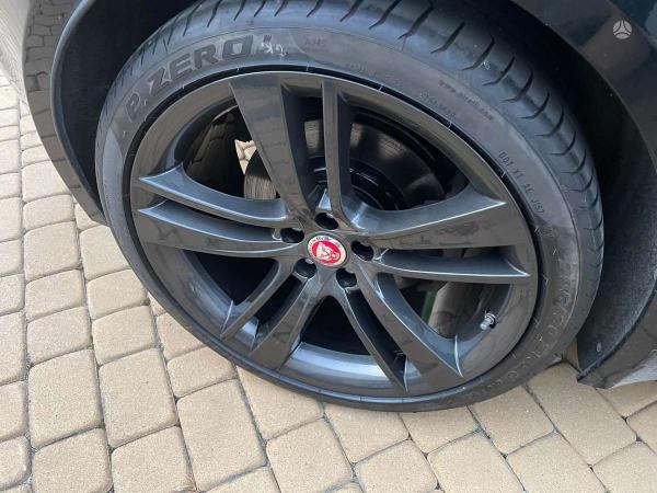 Black Jaguar F-Type 2015 in Raseiniai, with an engine capacity of 3.00 L and mileage of 143 thousand km for 16800 €, photo 10 on AUTOMOTO.COM.LV