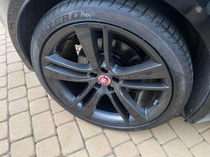 Black Jaguar F-Type 2015 in Raseiniai, with an engine capacity of 3.00 L and mileage of 143 thousand km for 16800 €, photo 11 on AUTOMOTO.COM.LV