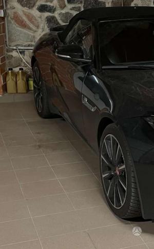 Black Jaguar F-Type 2015 in Raseiniai, with an engine capacity of 3.00 L and mileage of 143 thousand km for 16800 €, photo 17 on AUTOMOTO.COM.LV
