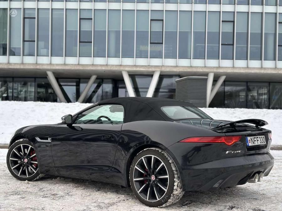 Melns Jaguar F-Type 2016 Viļņa, ar dzinēja tilpumu 3.00 L un nobraukumu 53 tūkst. km par 30000 €, foto 4 vietnē AUTOMOTO.COM.LV