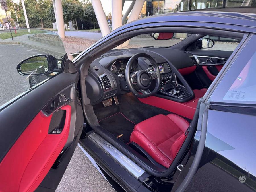 Black Jaguar F-Type 2018 in Vilnius, with an engine capacity of 3.00 L and mileage of 13 thousand km for 40000 €, photo 4 on AUTOMOTO.COM.LV