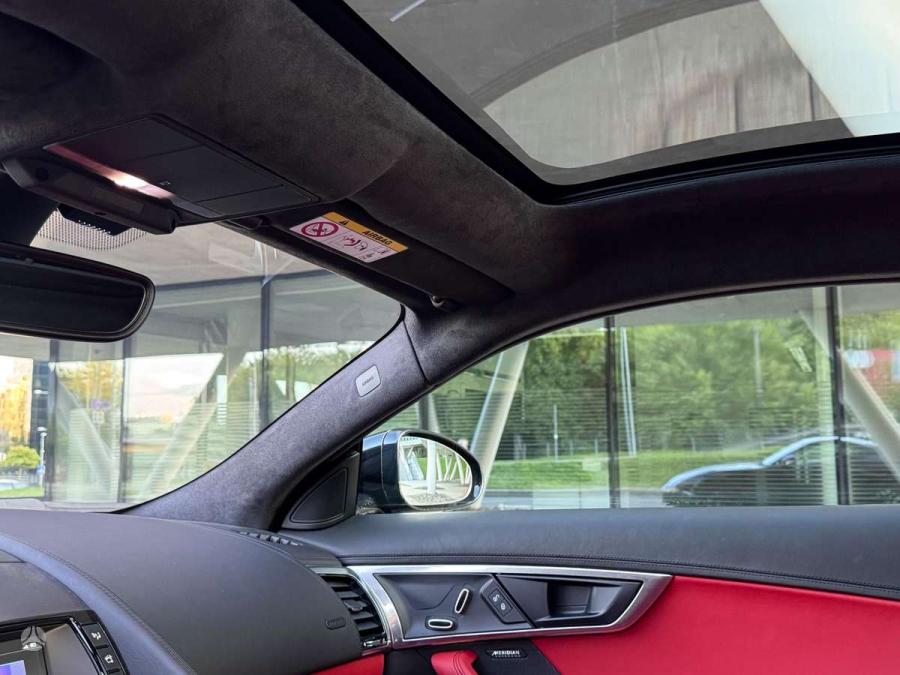 Black Jaguar F-Type 2018 in Vilnius, with an engine capacity of 3.00 L and mileage of 13 thousand km for 40000 €, photo 6 on AUTOMOTO.COM.LV