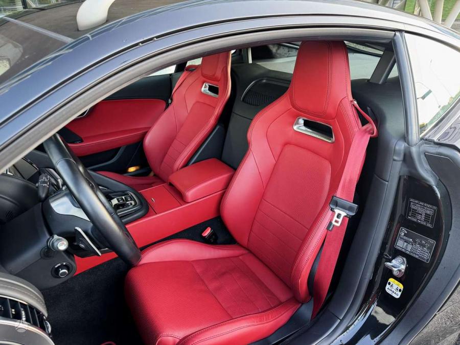 Black Jaguar F-Type 2018 in Vilnius, with an engine capacity of 3.00 L and mileage of 13 thousand km for 40000 €, photo 7 on AUTOMOTO.COM.LV