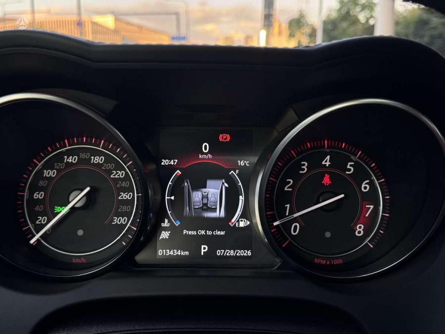 Black Jaguar F-Type 2018 in Vilnius, with an engine capacity of 3.00 L and mileage of 13 thousand km for 40000 €, photo 8 on AUTOMOTO.COM.LV