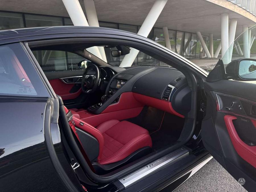 Black Jaguar F-Type 2018 in Vilnius, with an engine capacity of 3.00 L and mileage of 13 thousand km for 40000 €, photo 15 on AUTOMOTO.COM.LV