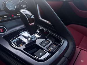 Black Jaguar F-Type 2018 in Vilnius, with an engine capacity of 3.00 L and mileage of 13 thousand km for 40000 €, photo 16 on AUTOMOTO.COM.LV