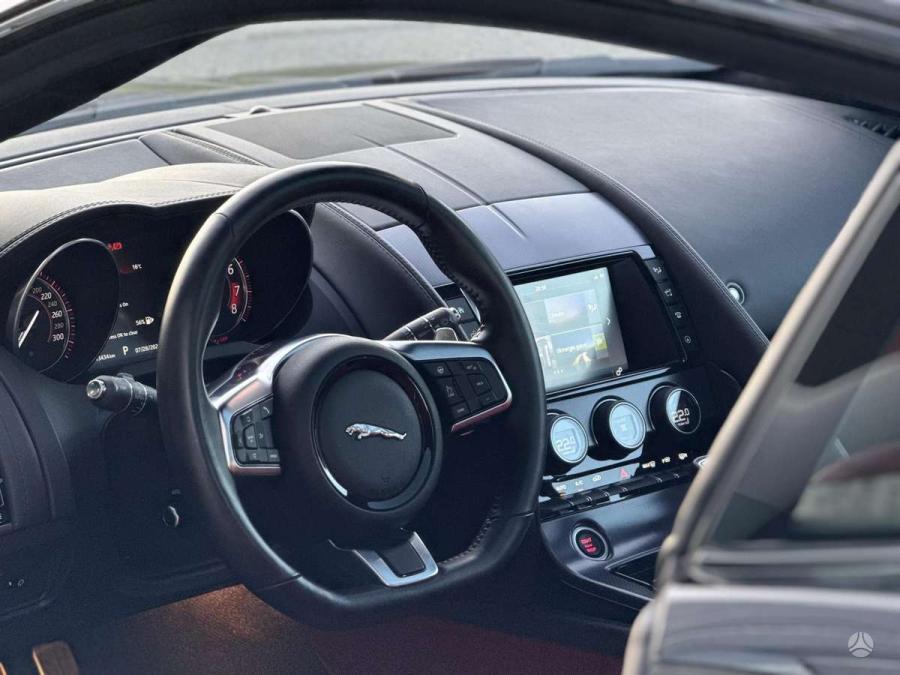 Black Jaguar F-Type 2018 in Vilnius, with an engine capacity of 3.00 L and mileage of 13 thousand km for 40000 €, photo 17 on AUTOMOTO.COM.LV