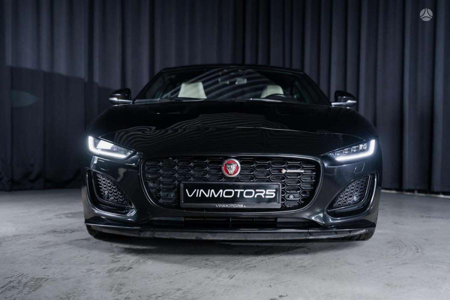 Black Jaguar F-Type 2021 in Vilnius, with an engine capacity of 5.00 L and mileage of 111 thousand km for 46999 €, photo 3 on AUTOMOTO.COM.LV