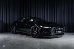 Black Jaguar F-Type 2021 in Vilnius, with an engine capacity of 5.00 L and mileage of 111 thousand km for 46999 €, photo 4 on AUTOMOTO.COM.LV
