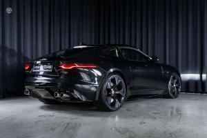 Black Jaguar F-Type 2021 in Vilnius, with an engine capacity of 5.00 L and mileage of 111 thousand km for 46999 €, photo 5 on AUTOMOTO.COM.LV