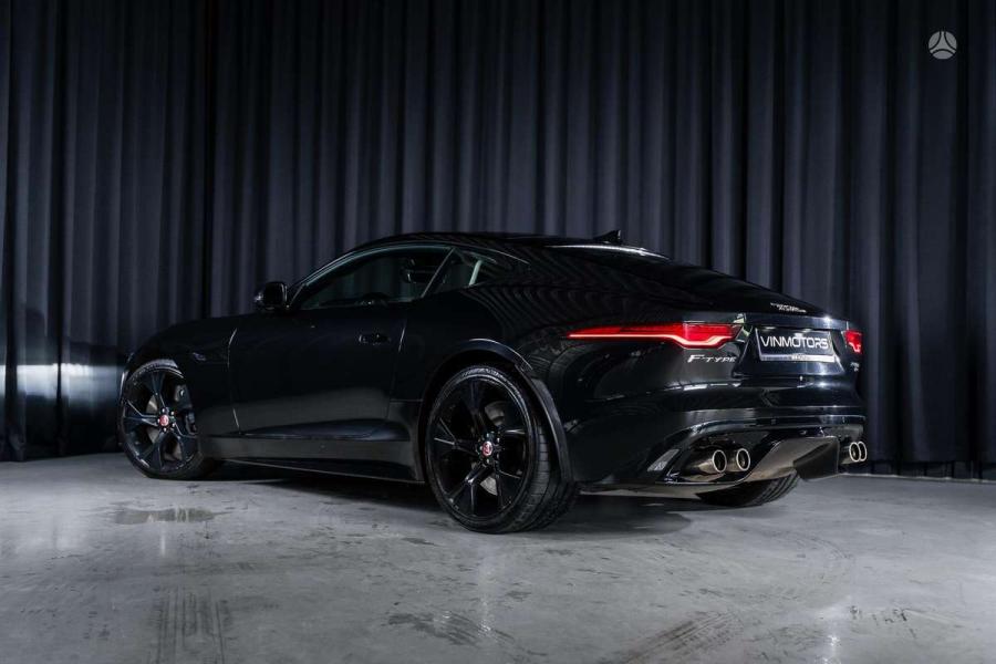 Black Jaguar F-Type 2021 in Vilnius, with an engine capacity of 5.00 L and mileage of 111 thousand km for 46999 €, photo 7 on AUTOMOTO.COM.LV