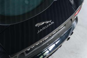 Black Jaguar F-Type 2021 in Vilnius, with an engine capacity of 5.00 L and mileage of 111 thousand km for 46999 €, photo 11 on AUTOMOTO.COM.LV