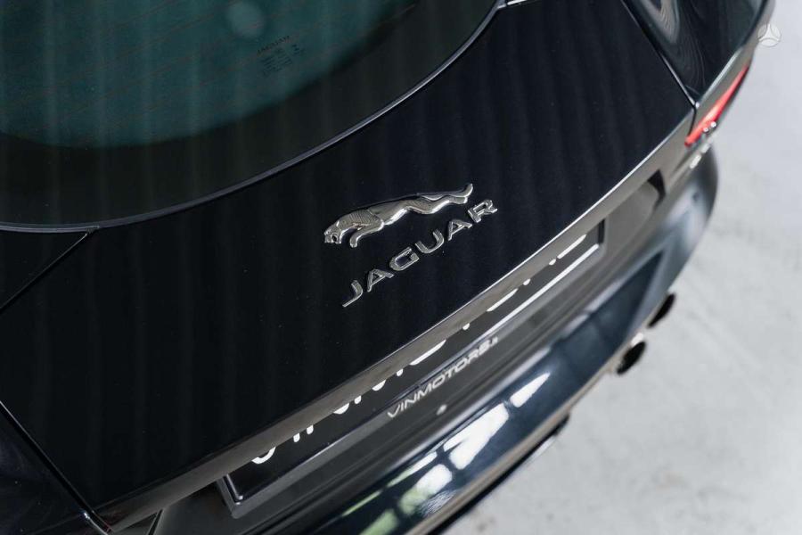 Black Jaguar F-Type 2021 in Vilnius, with an engine capacity of 5.00 L and mileage of 111 thousand km for 46999 €, photo 11 on AUTOMOTO.COM.LV