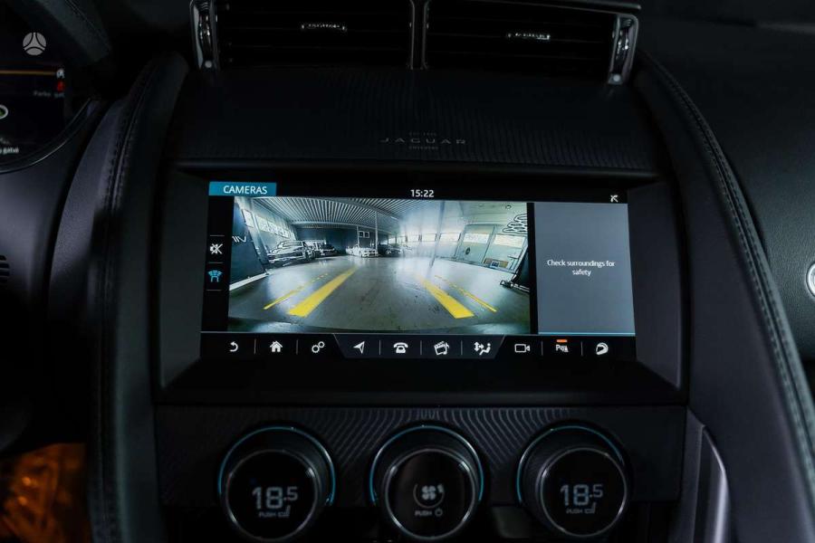 Black Jaguar F-Type 2021 in Vilnius, with an engine capacity of 5.00 L and mileage of 111 thousand km for 46999 €, photo 24 on AUTOMOTO.COM.LV