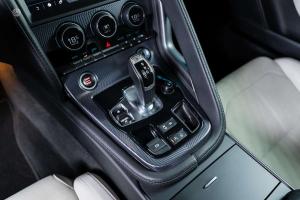 Black Jaguar F-Type 2021 in Vilnius, with an engine capacity of 5.00 L and mileage of 111 thousand km for 46999 €, photo 25 on AUTOMOTO.COM.LV