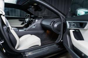 Black Jaguar F-Type 2021 in Vilnius, with an engine capacity of 5.00 L and mileage of 111 thousand km for 46999 €, photo 27 on AUTOMOTO.COM.LV