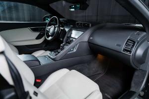 Black Jaguar F-Type 2021 in Vilnius, with an engine capacity of 5.00 L and mileage of 111 thousand km for 46999 €, photo 28 on AUTOMOTO.COM.LV