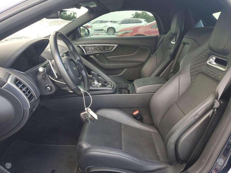 Blue Jaguar F-Type 2021 in Vilnius, with an engine capacity of 2.00 L and mileage of 28 thousand km for 27700 €, photo 10 on AUTOMOTO.COM.LV