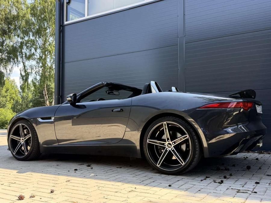 Grey Jaguar F-Type 2017 in Kaunas, with an engine capacity of 3.00 L and mileage of 137 thousand km for 30000 €, photo 7 on AUTOMOTO.COM.LV