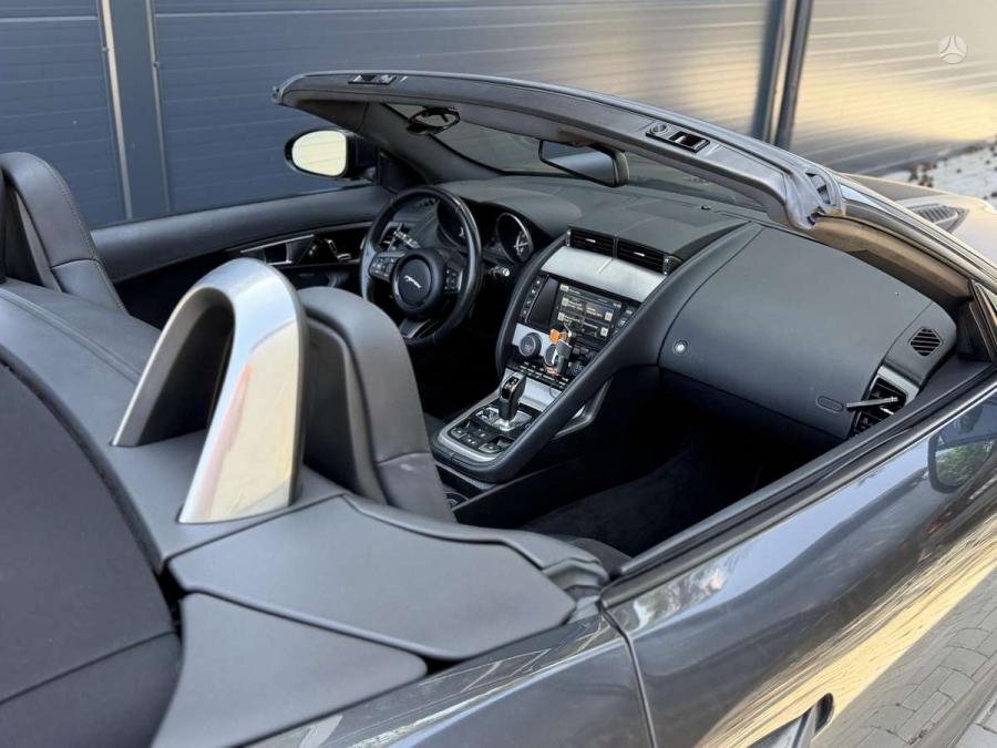 Grey Jaguar F-Type 2017 in Kaunas, with an engine capacity of 3.00 L and mileage of 137 thousand km for 30000 €, photo 15 on AUTOMOTO.COM.LV