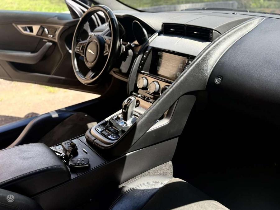 Grey Jaguar F-Type 2017 in Kaunas, with an engine capacity of 3.00 L and mileage of 137 thousand km for 30000 €, photo 20 on AUTOMOTO.COM.LV