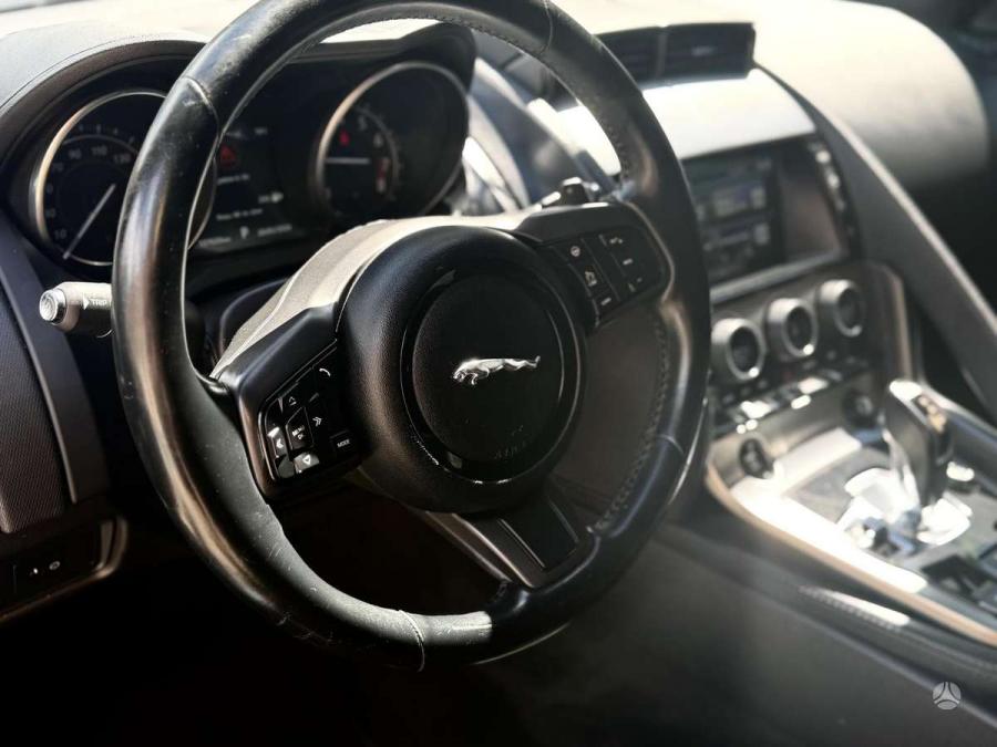 Grey Jaguar F-Type 2017 in Kaunas, with an engine capacity of 3.00 L and mileage of 137 thousand km for 30000 €, photo 26 on AUTOMOTO.COM.LV