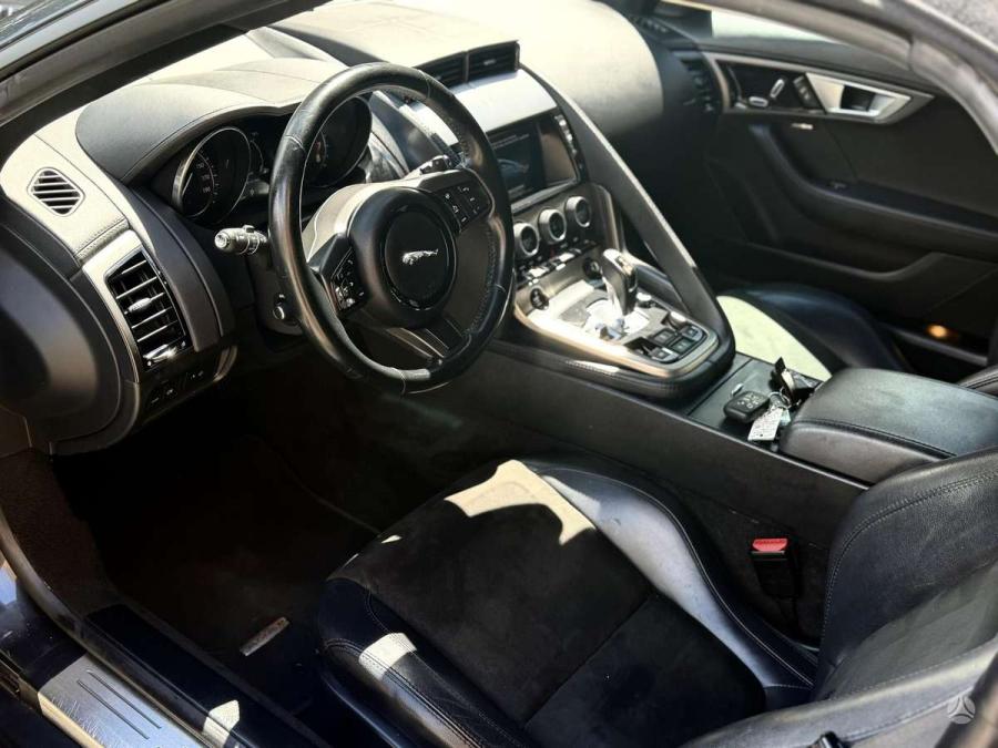 Grey Jaguar F-Type 2017 in Kaunas, with an engine capacity of 3.00 L and mileage of 137 thousand km for 30000 €, photo 27 on AUTOMOTO.COM.LV