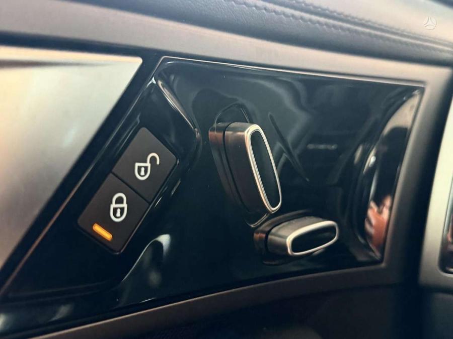 Grey Jaguar F-Type 2017 in Kaunas, with an engine capacity of 3.00 L and mileage of 137 thousand km for 30000 €, photo 32 on AUTOMOTO.COM.LV